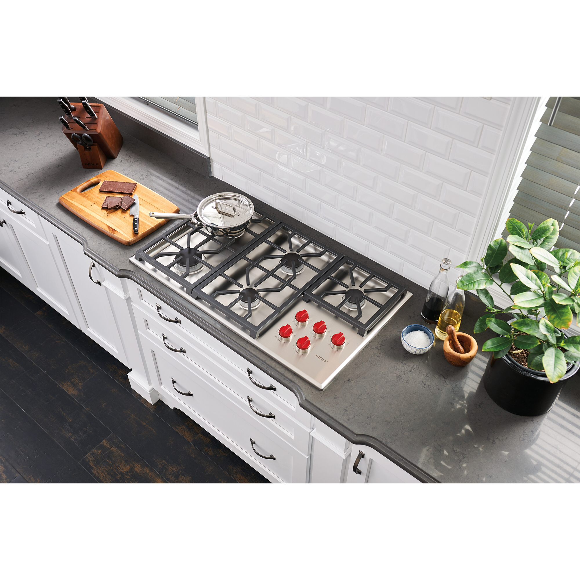 Wolf Professional Series 36 in. 5-Burner Natural Gas Cooktop with ...