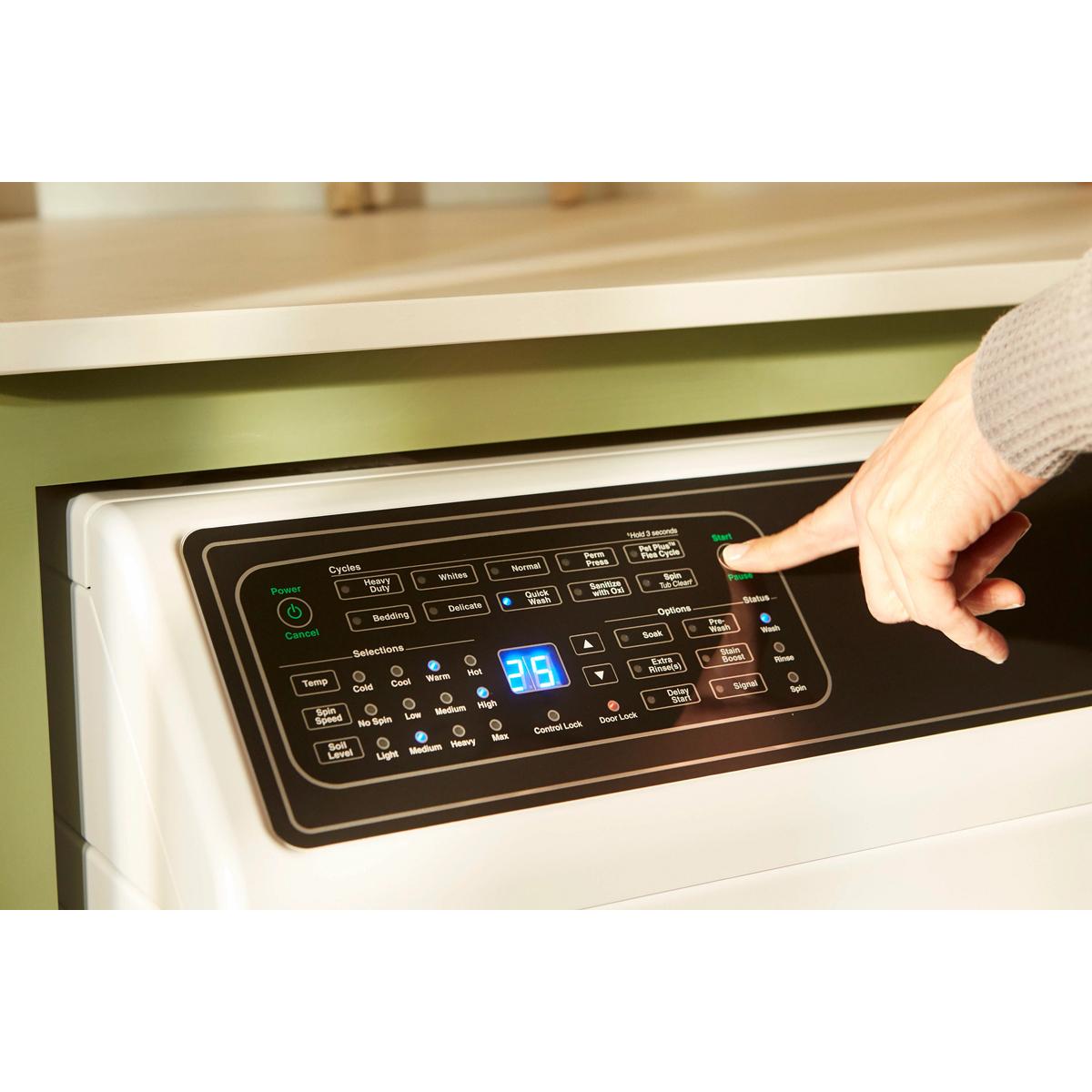 Speed Queen FF7 27 in. 3.5 cu. ft. Front Load Washer with Pet Plus Flea ...
