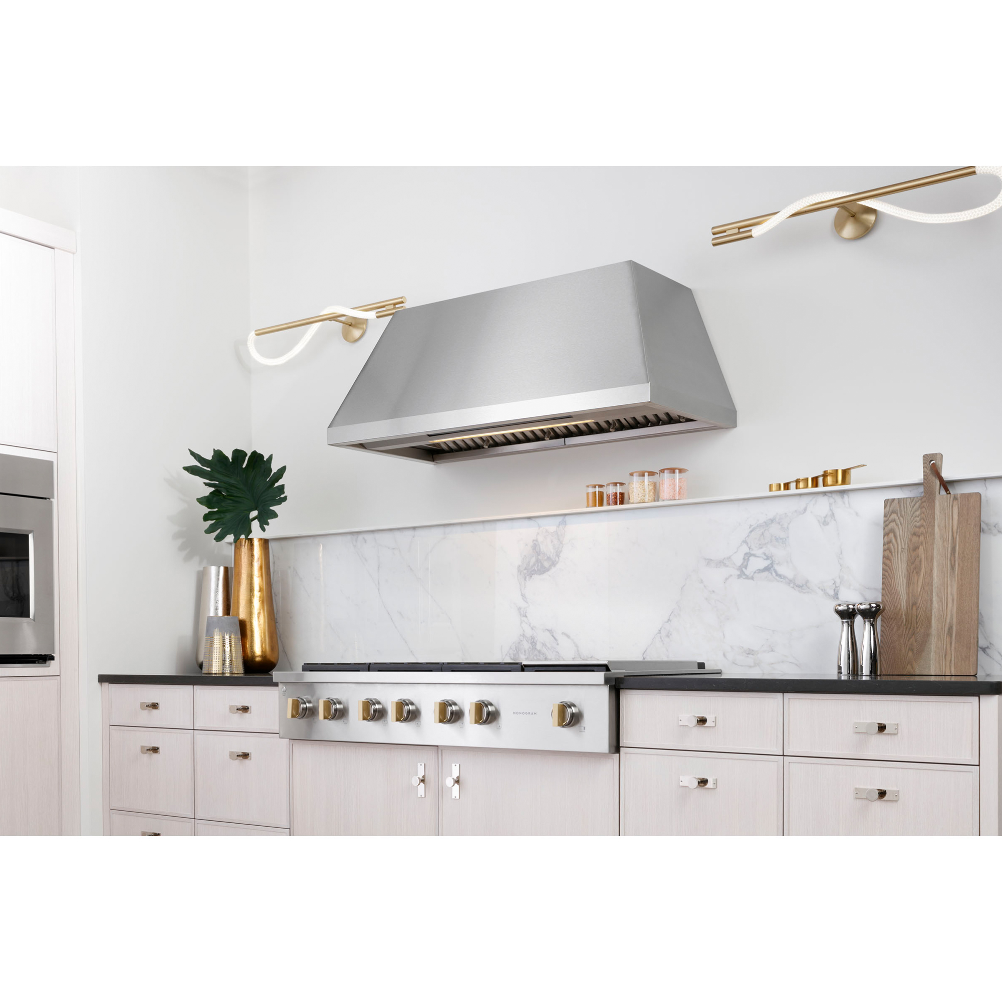 Monogram Professional Series 48 in. 6-Burner Natural Gas Rangetop with ...