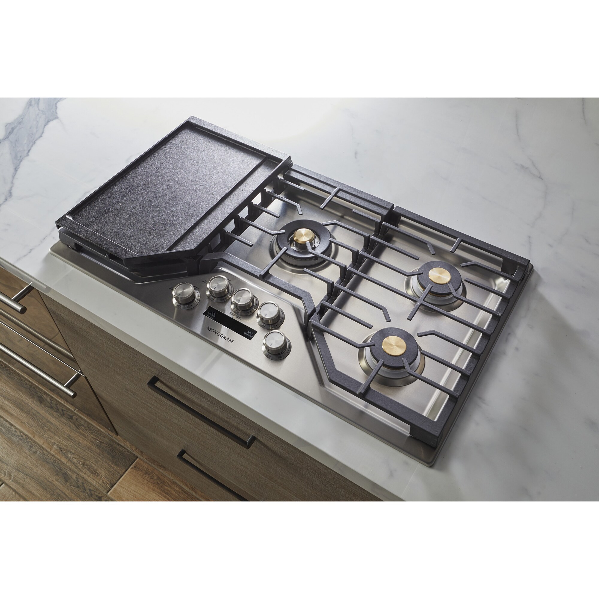 Monogram 36 in. 5-Burner Smart Natural Gas Cooktop with Griddle, Simmer ...