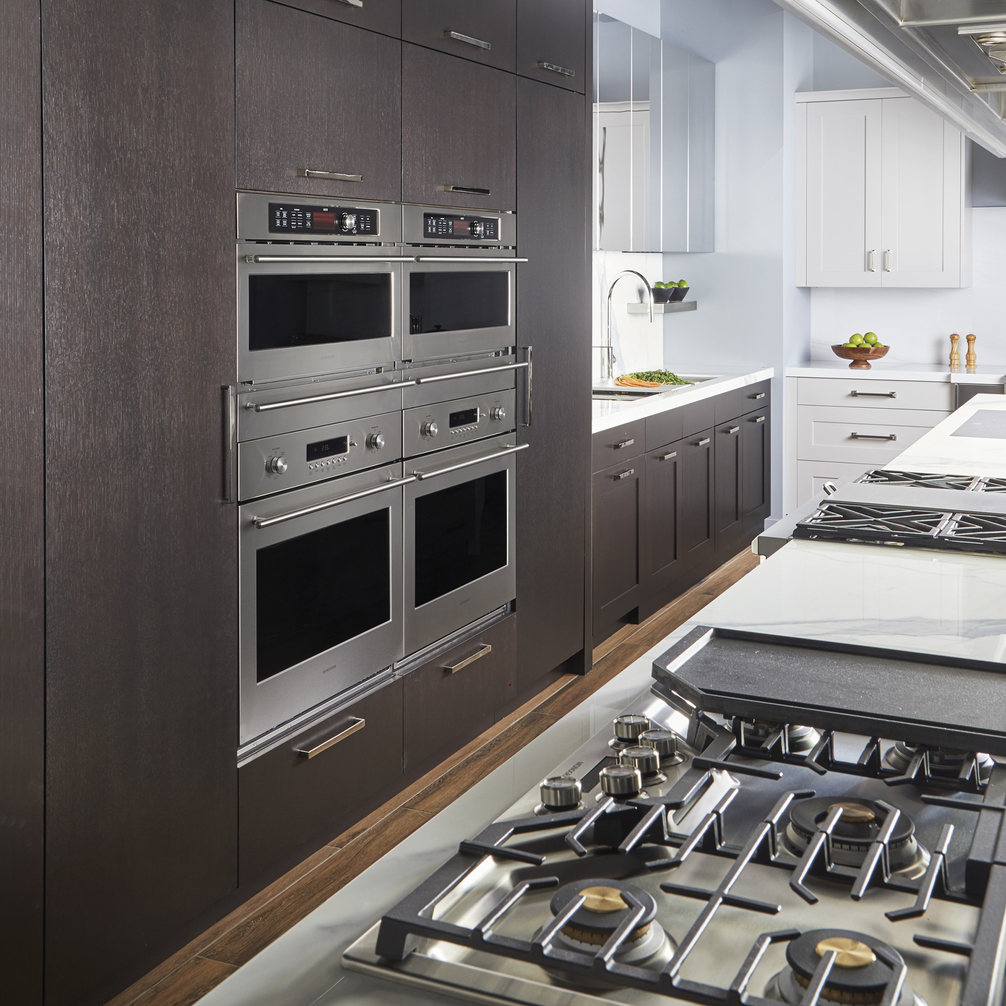 Monogram 36 in. 5-Burner Smart Natural Gas Cooktop with Griddle, Simmer ...