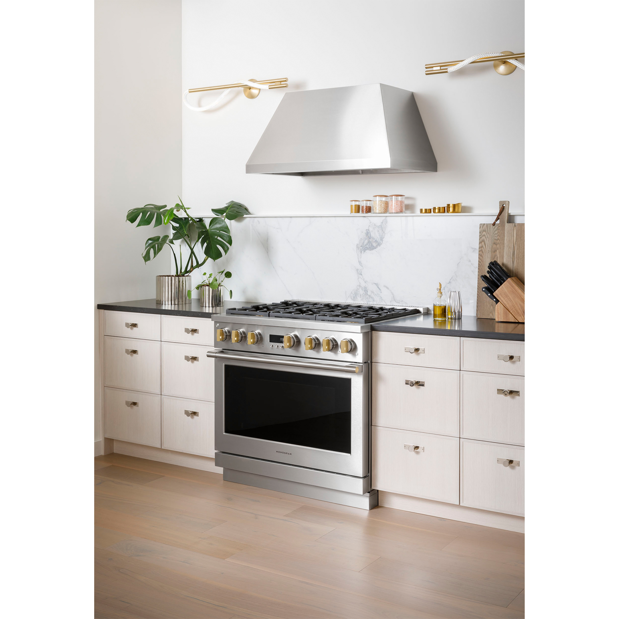 Monogram 36 in. Smart Ducted Standard Style Range Hood with 610 CFM, 4 ...