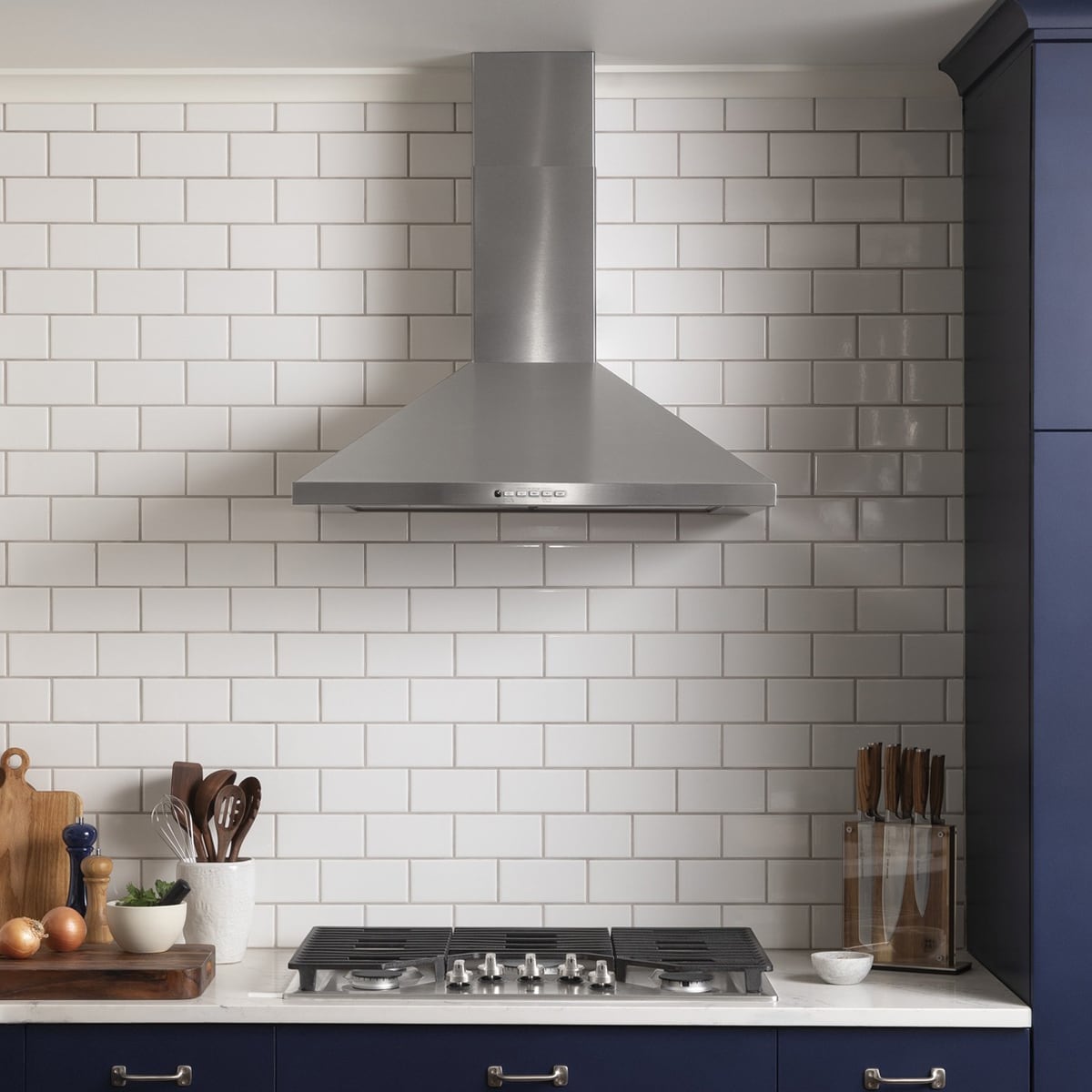 Ge 30 In Chimney Style Range Hood With 4 Speed Settings 350 Cfm And 2 Halogen Light Stainless