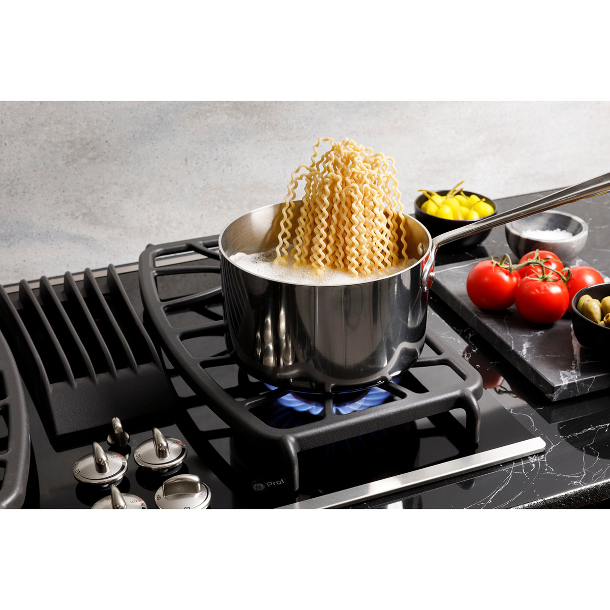GE Profile 30 in. 4-Burner Natural Gas Cooktop with Downdraft, Simmer ...